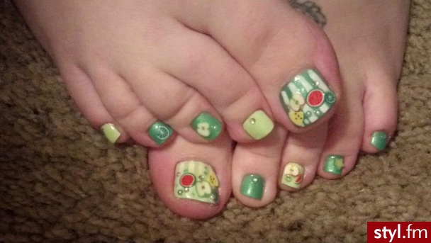 Piękne stopy na wiosnę: pedicure hybrydowy