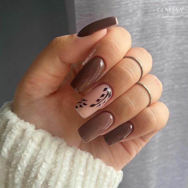 Paznokcie kwadratowe - zobacz modne kolory i wzory na jesień 2022!