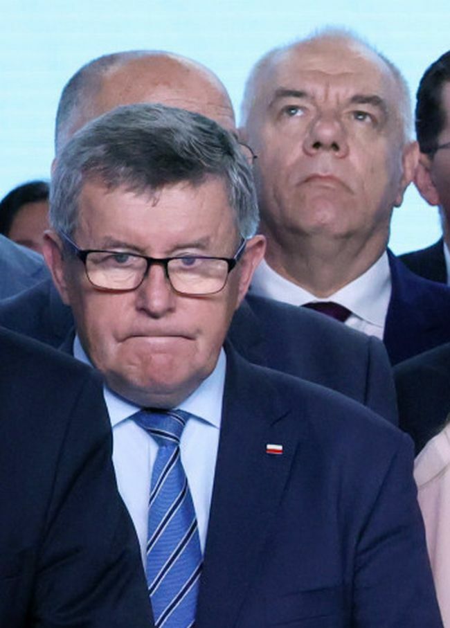 Zbigniew dowiaduje się, że musi płacić 1000 zł na firmę Jarka. Wideo hitem sieci