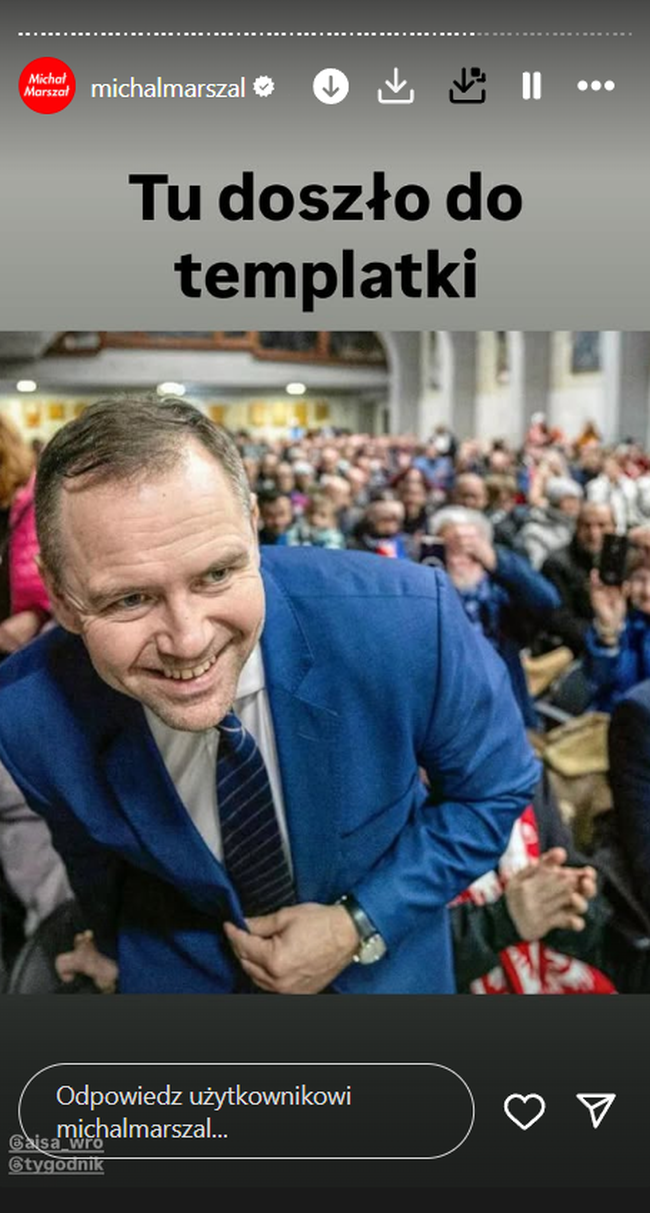 Urlopujący Karol Nawrocki wychyla się jak zza winkla. Ujęcie idealne ...