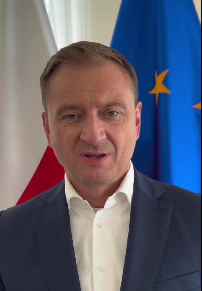 Sławek od sportu poleciał ze stołka. Pożegnał się z fanami na łzawym wideo