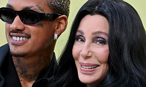 Cher pozuje z mamą, która wygląda jak jej równolatka! Będziesz w szoku ...