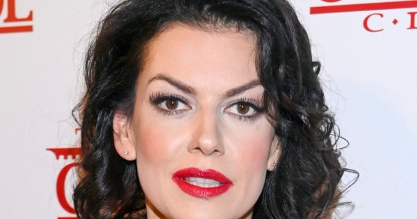 Alżbeta Lenska zachwyca w białej obcisłej sukience z dekoltem na ...