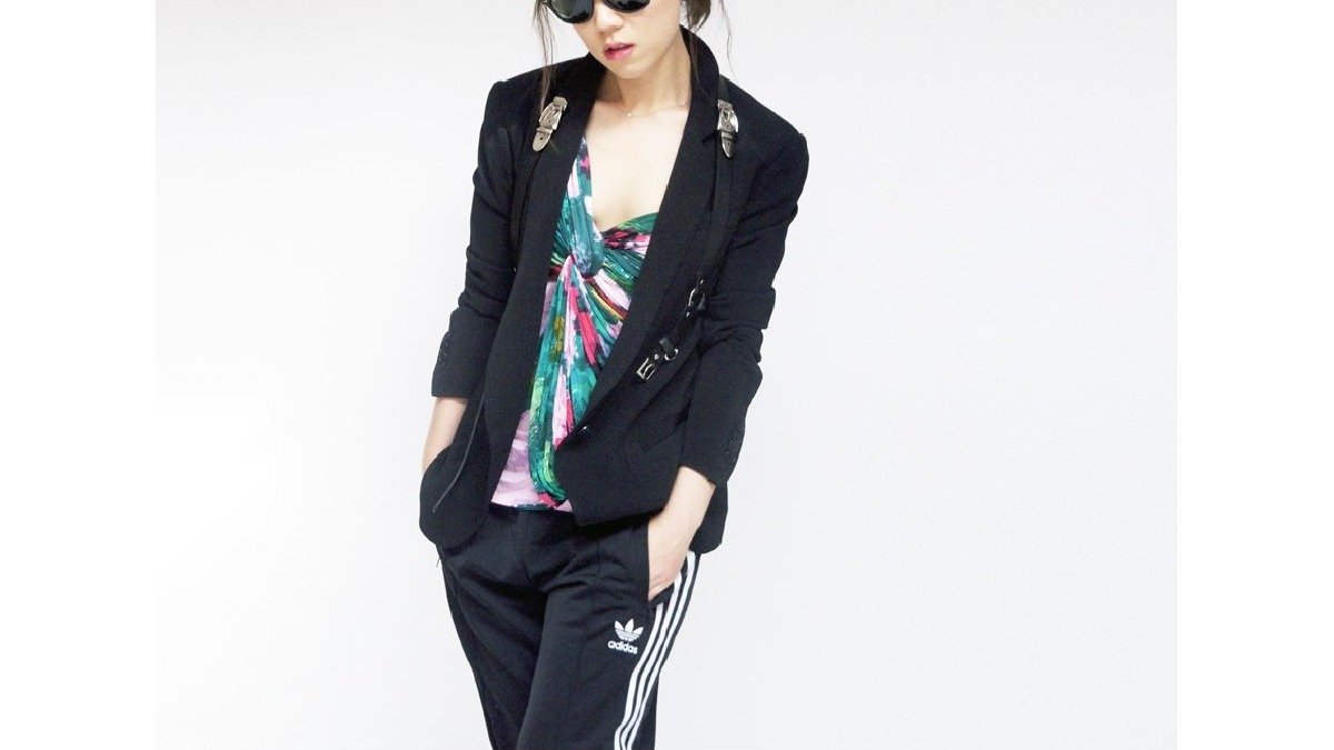 Jak z dresa zrobić fashionistę? Sportowe stylizacje z Adidasem