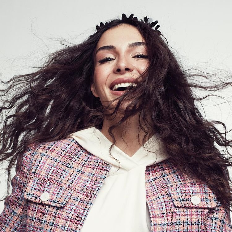 Ebru Şahin zmieniła fryzurę. Pochwaliła się zdjęciami z wakacji.