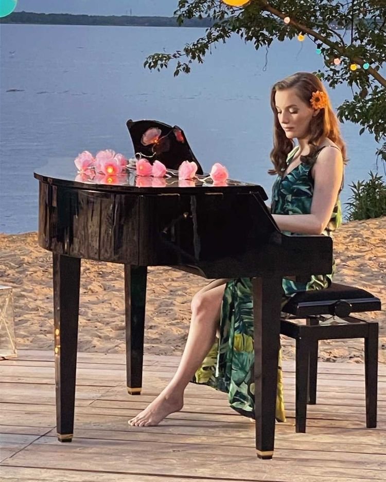 Sanah wyszła za mąż. Artystka zmieniła nazwisko i pokazała się w białej ...