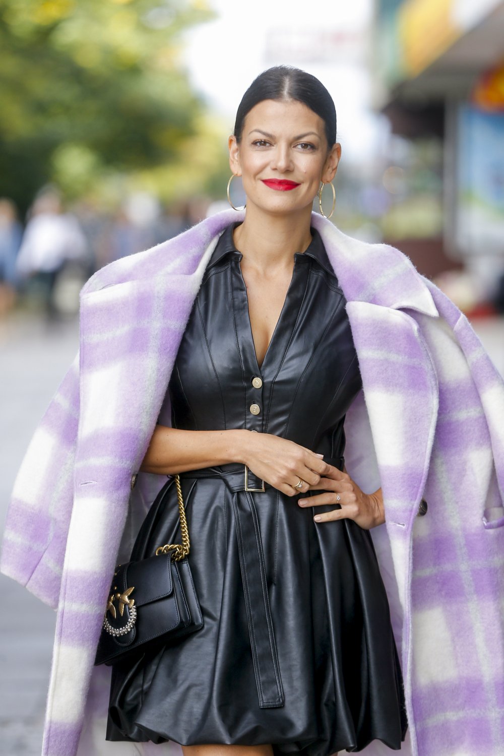 Alżbeta Lenska zachwyca w białej obcisłej sukience z dekoltem na ...