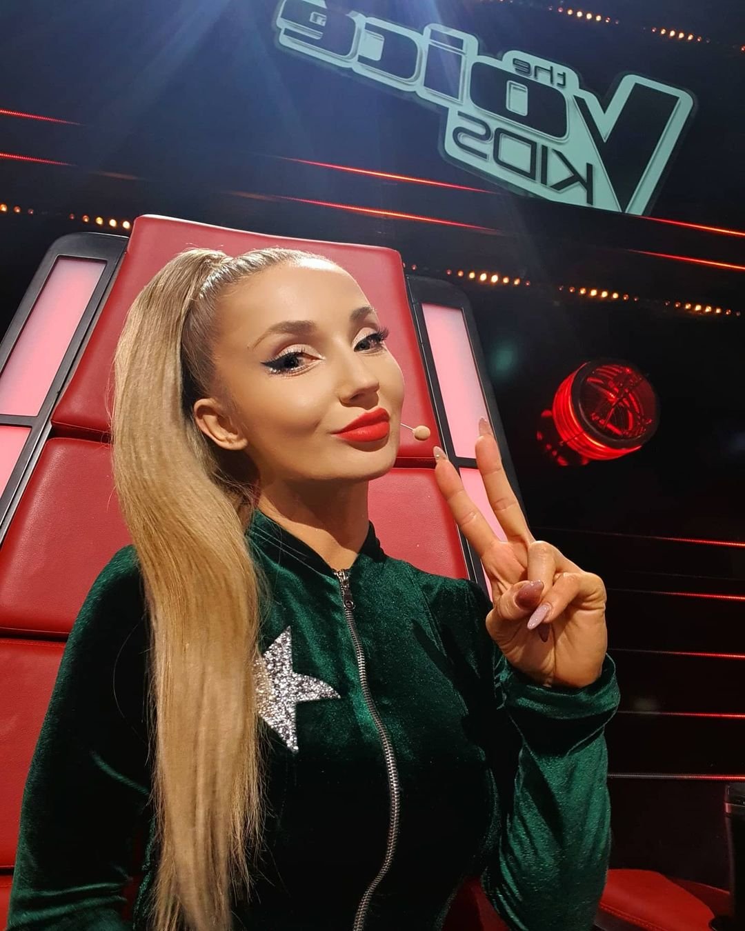 Cleo pokazała się w nowej fryzurze! Blond i błękit to dobre połączenie ...