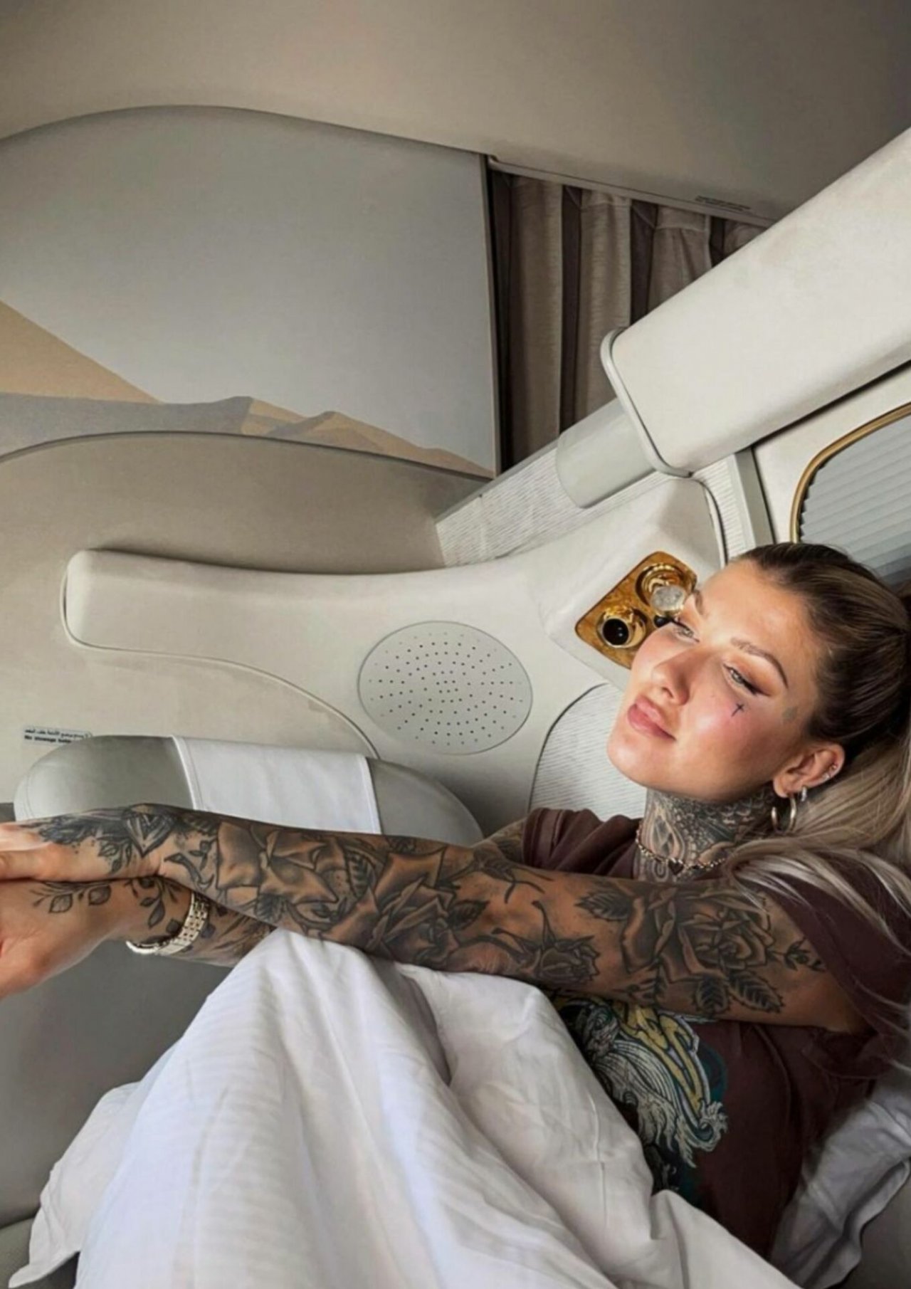 Deynn odświeżyła kolor włosów! Wow, są jeszcze jaśniejsze!