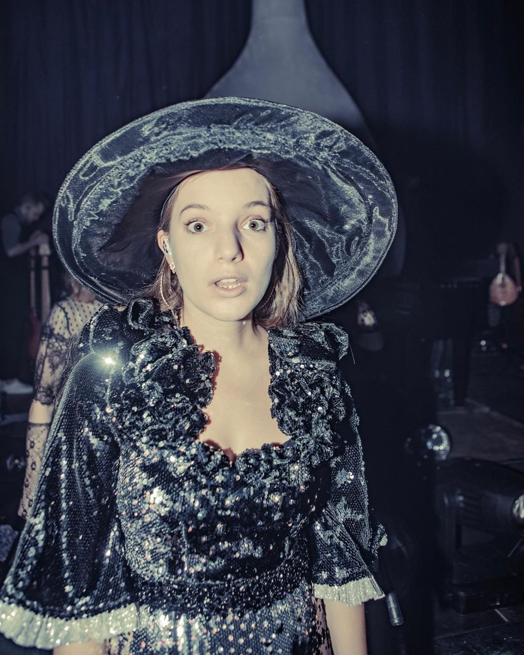 Sanah ubrana w perły zapowiada nowy singiel - "KRÓLOWA ️" piszą ...