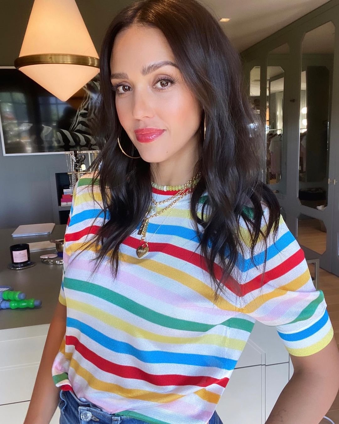 Jessica Alba znów zaszalała z fryzurą! Najpierw ścięła włosy, a teraz ...