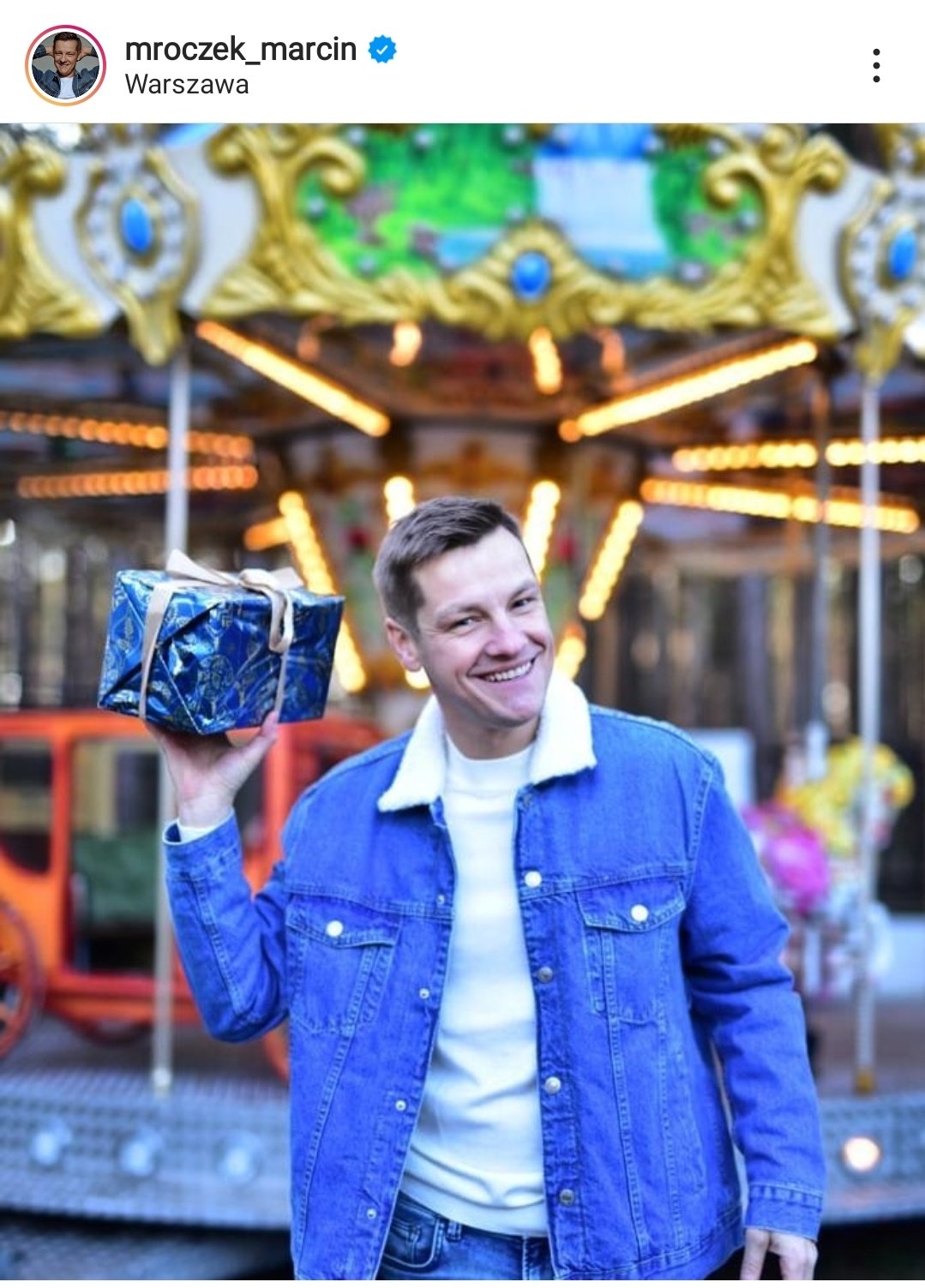 Marcin Mroczek zachwyca się piękną żoną. Z grzywką wygląda jeszcze ...