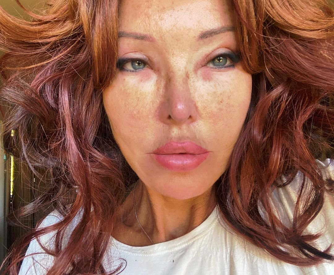 Syn Ewy Minge skończył 31 lat. Zobacz jak wygląda ten długowłosy ...