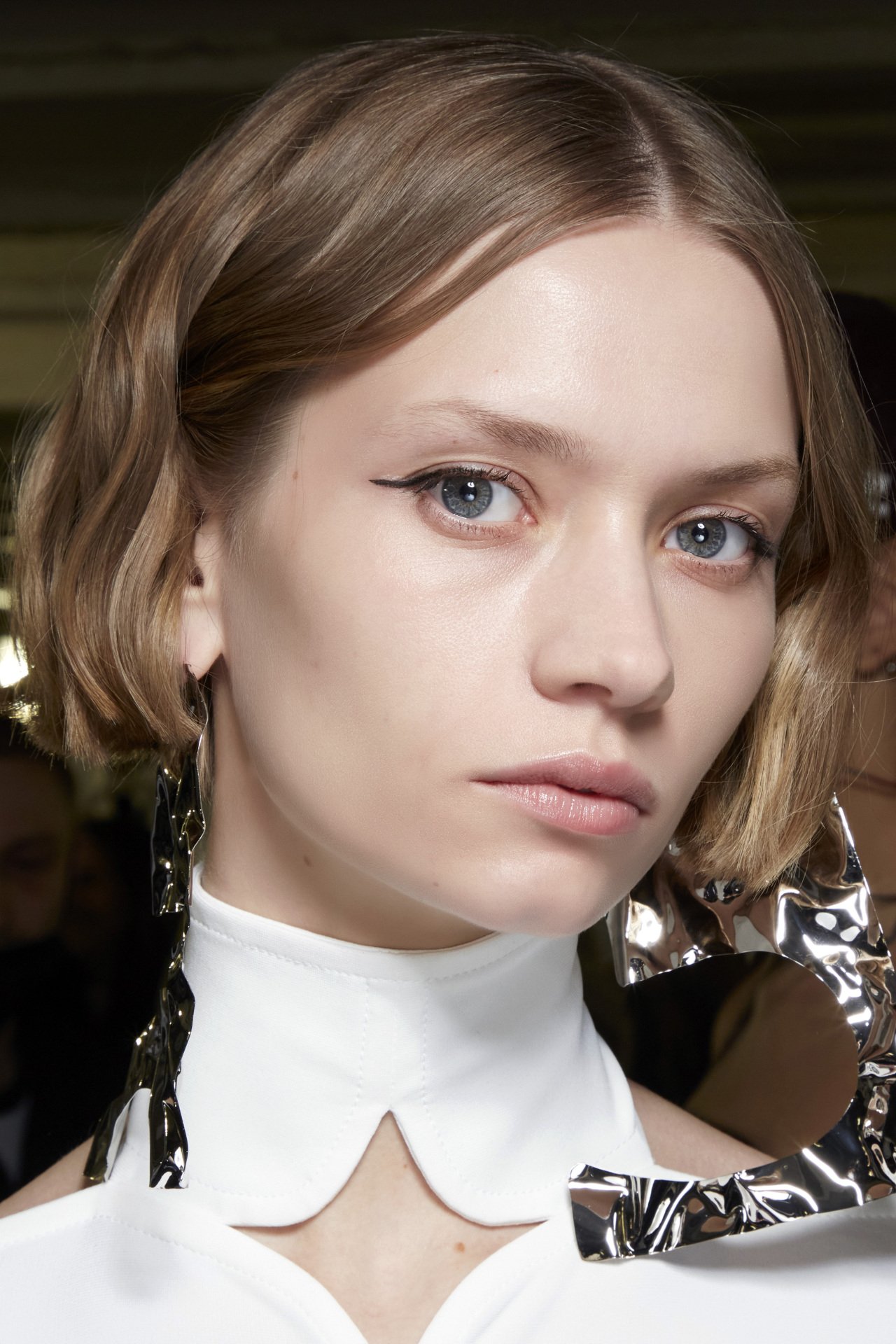 Short bob - propozycje prosto z wybiegów. Poznaj trendy na jesień 2022