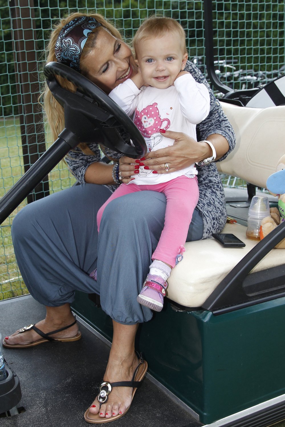 Katarzyna Skrzynecka pokazała 2 córki! 11-letnia Alikia Ilia wygląda ...