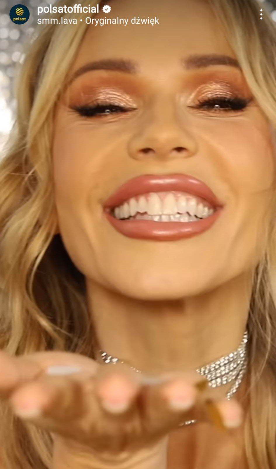 Doda szykuje się do sylwestra w Polsacie, a my patrzymy na jej fryzurę ...