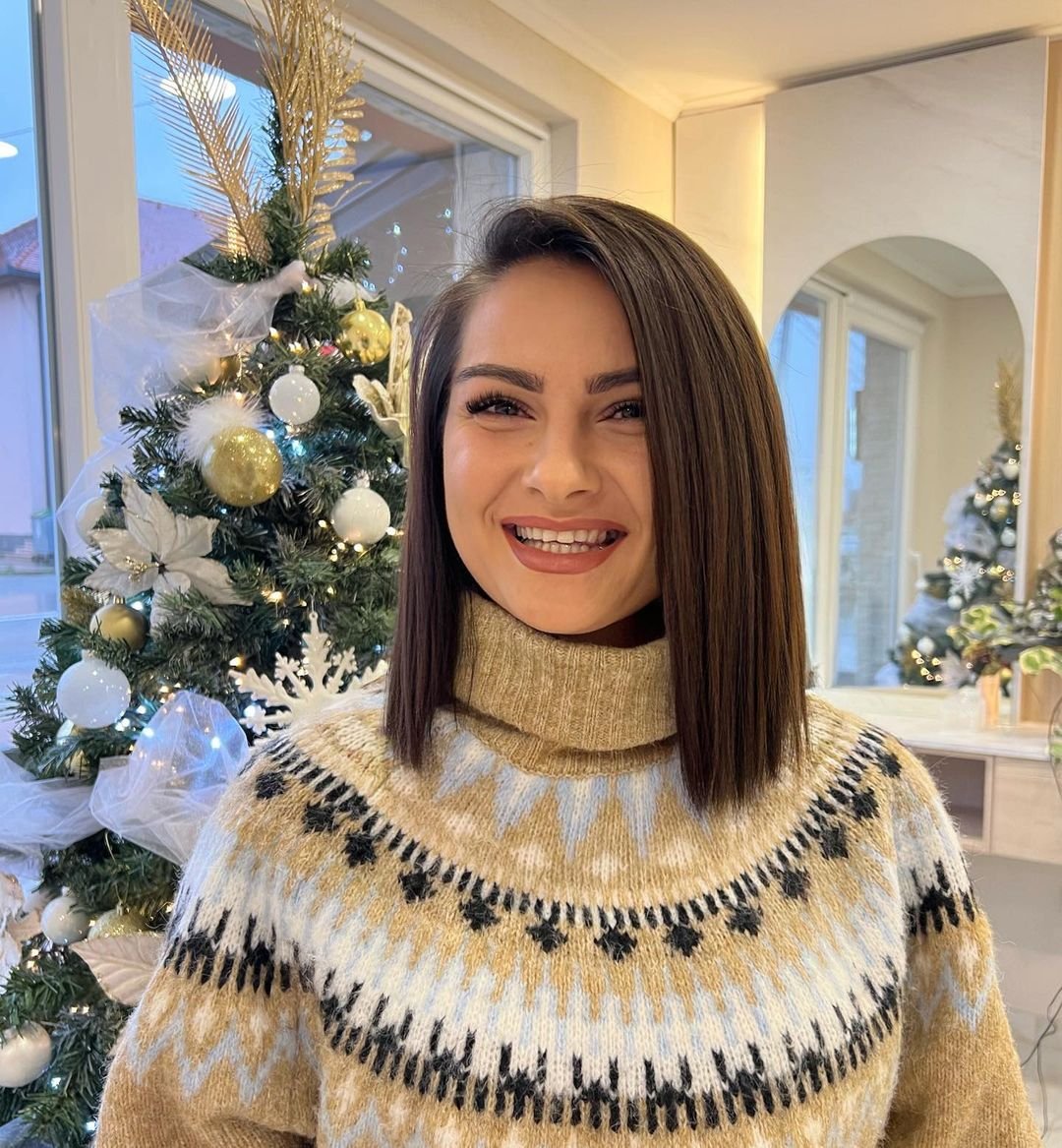 Włosy do ramion w trendach na zimę 2022/23. Shaggy lob, curly hair i ...