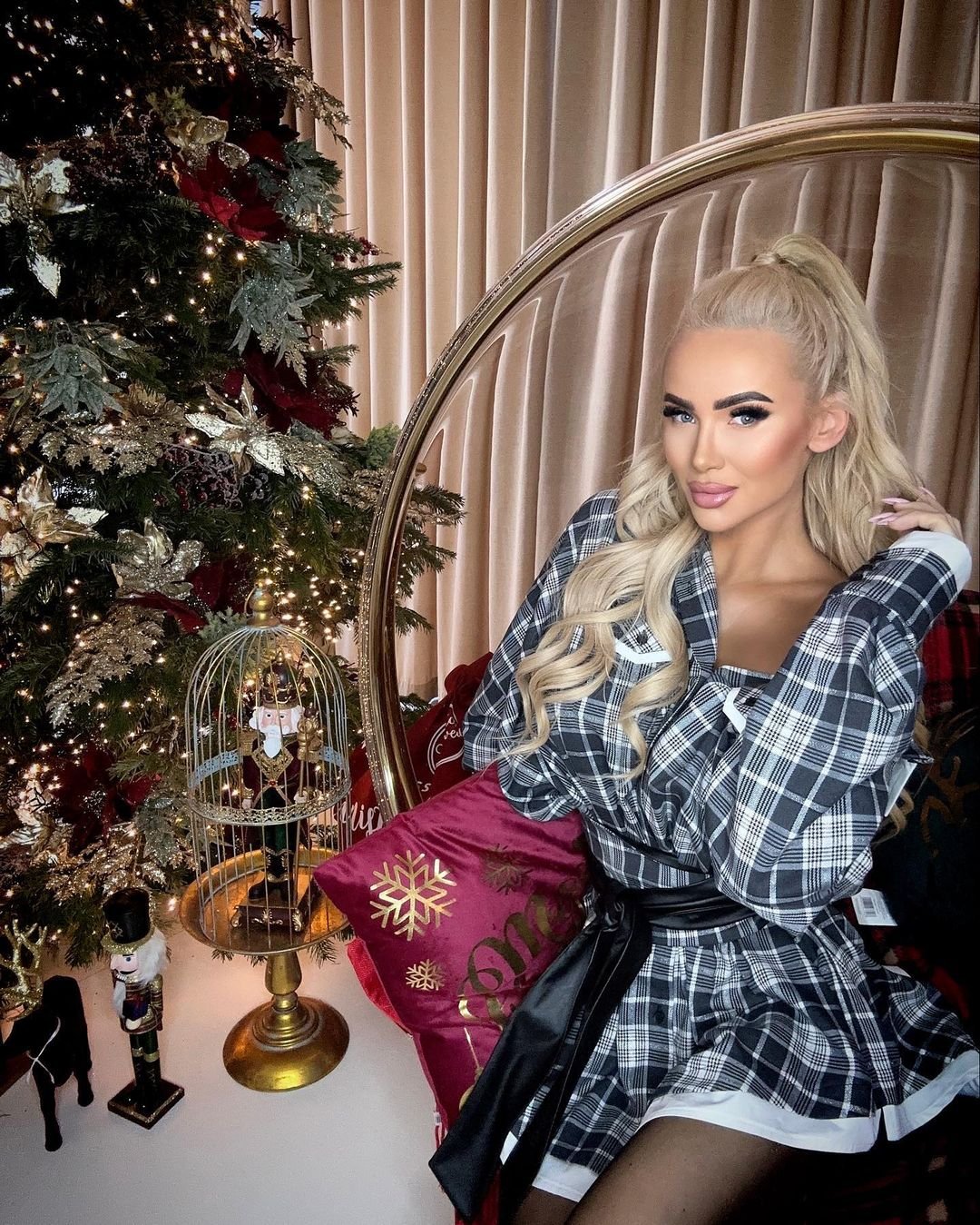 Izabela Macudzińska w opiętym kombinezonie i długich kozakach. WOW! Co ...