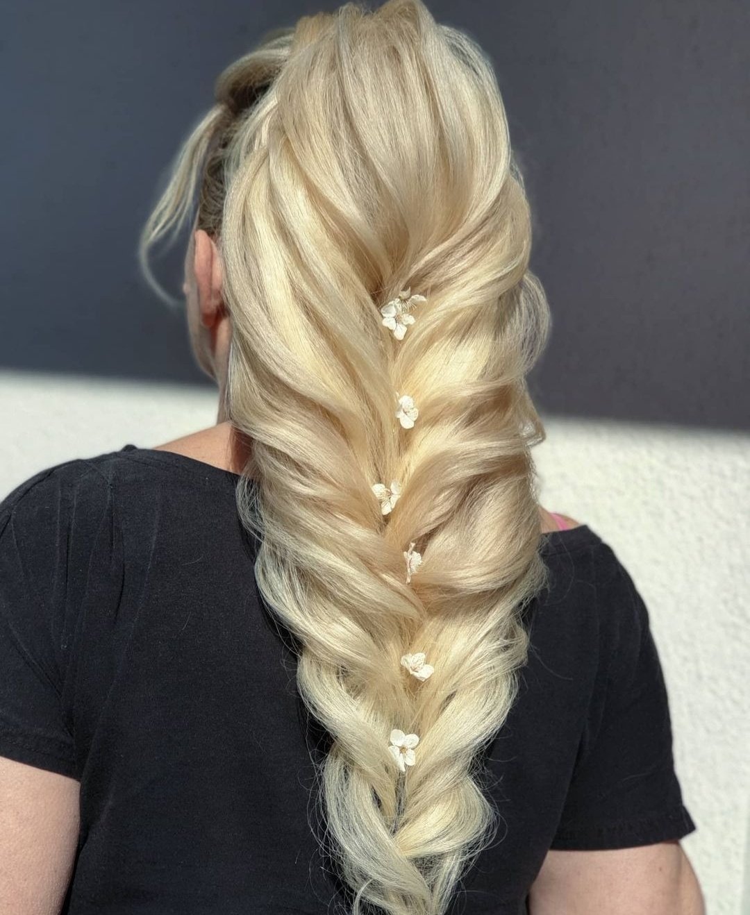 Ponytail - fryzura koński ogon w 13 różnych odsłonach