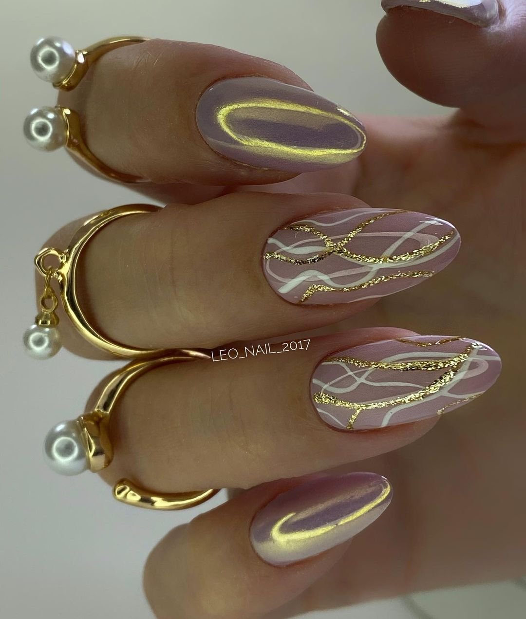 Paznokcie błyszczące i piękne. Oto zbiór 15 najlepszych stylizacji!