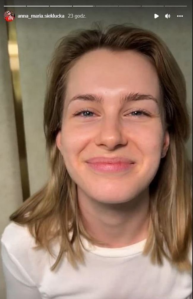Zdjęła doczepy, sztuczne rzęsy i zmyła makijaż! Anna Maria Sieklucka z "365 dni" pokazała, jak ...