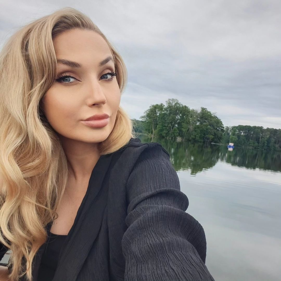 Cleo pokazała się bez sztucznych włosów. W naturalnej fryzurze wygląda ...
