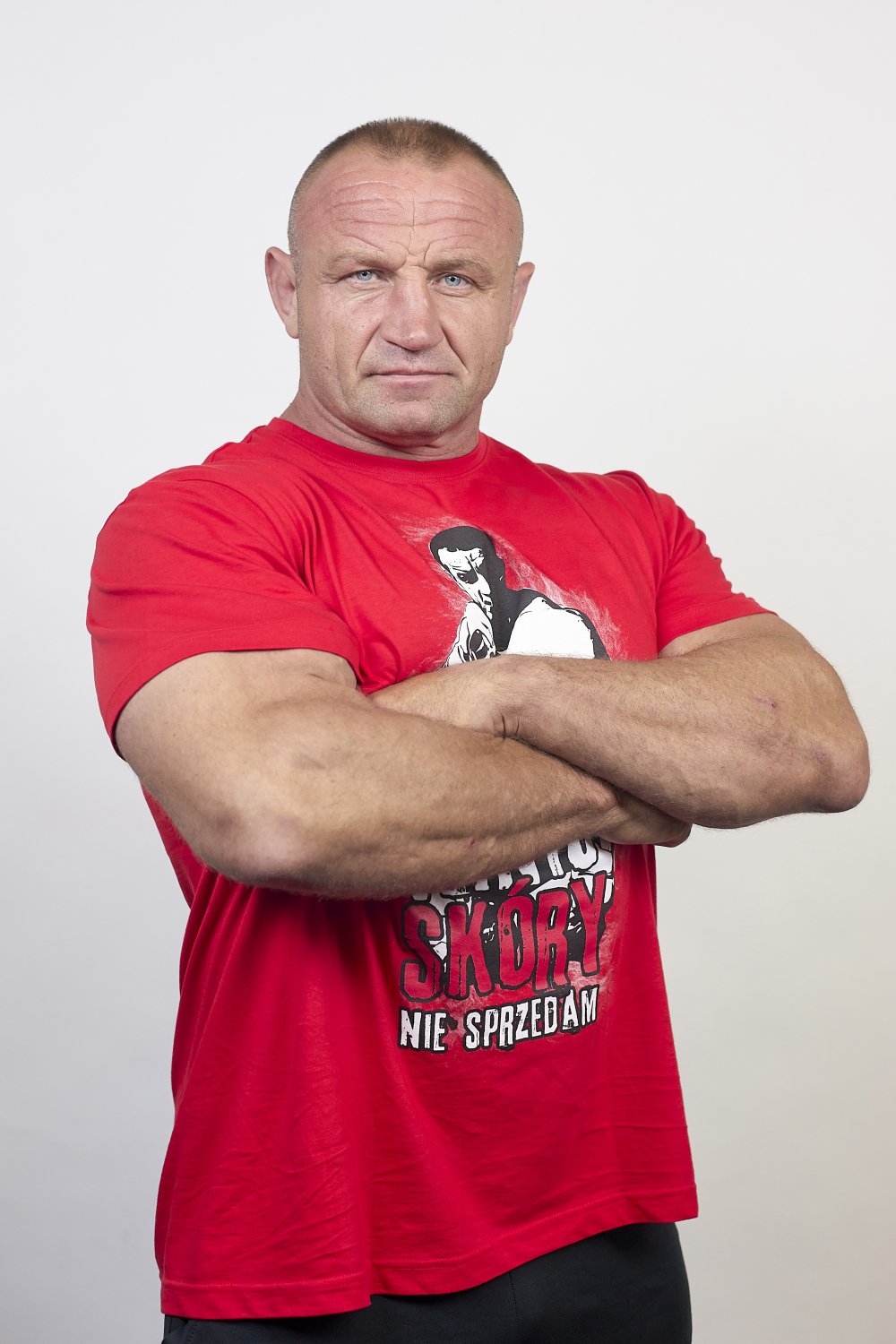 Mariusz Pudzianowski niknie w oczach. Wygląda jak chucherko?