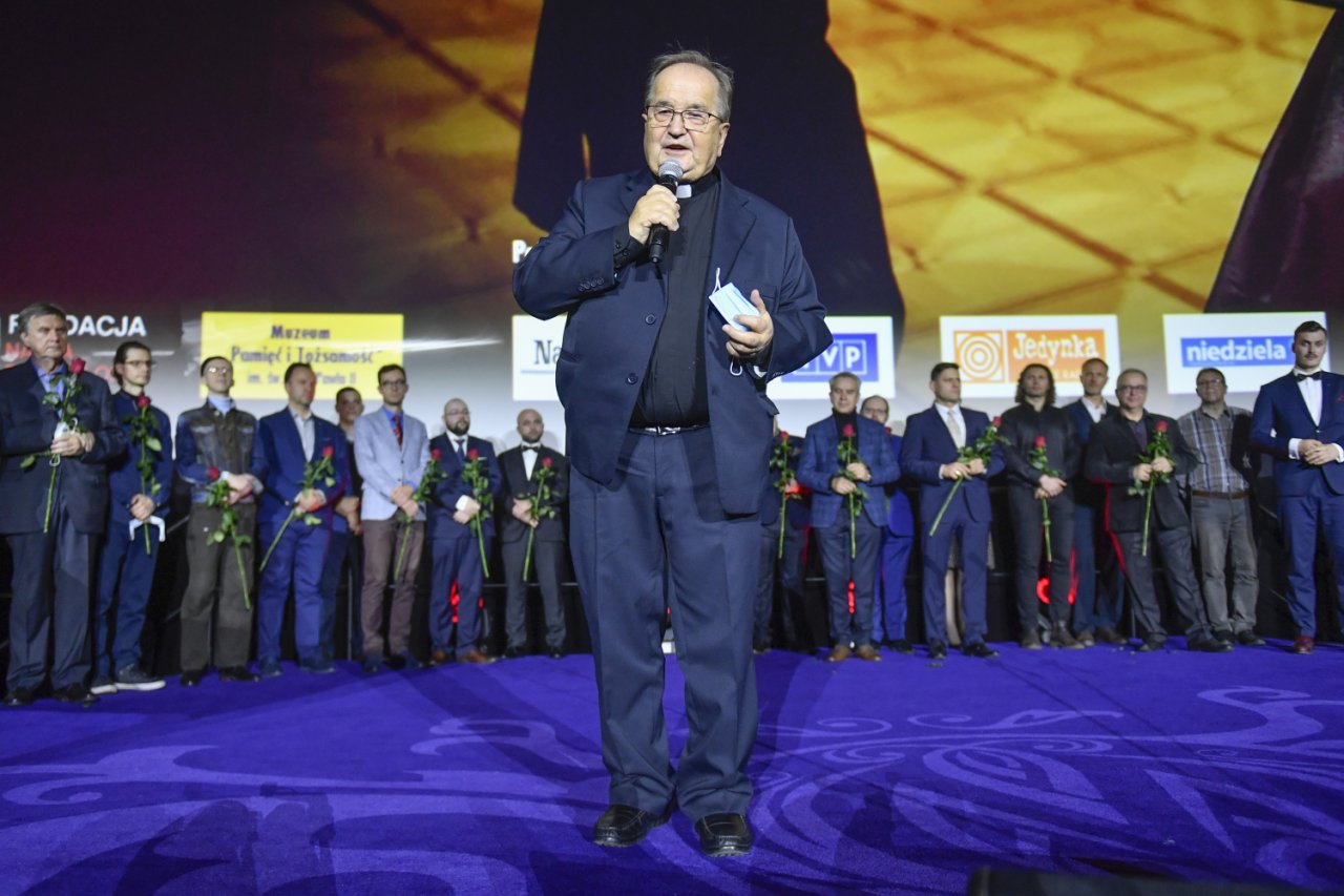 Czterodniowa imprezka sylwestrowa w Toruniu u tego znanego księdza ...