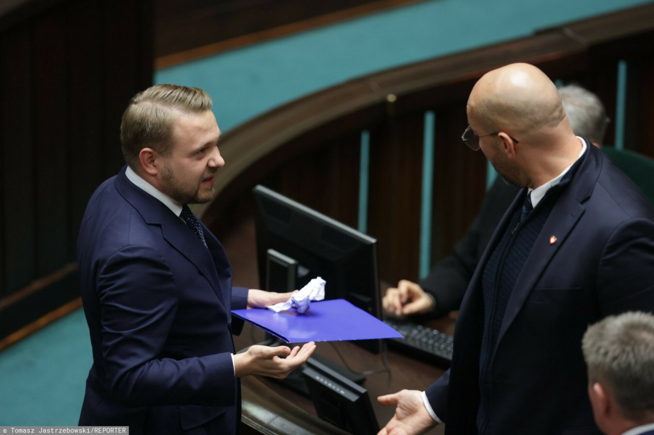 Jacek i Kuba awanturują się w poważnej pracy. Sieć zalały memy. "Do ...