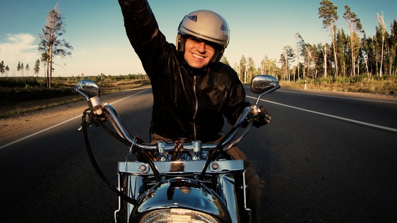 "Krystyna ma 70 lat i kupiła sobie motor. W tym wieku już nie wypada"