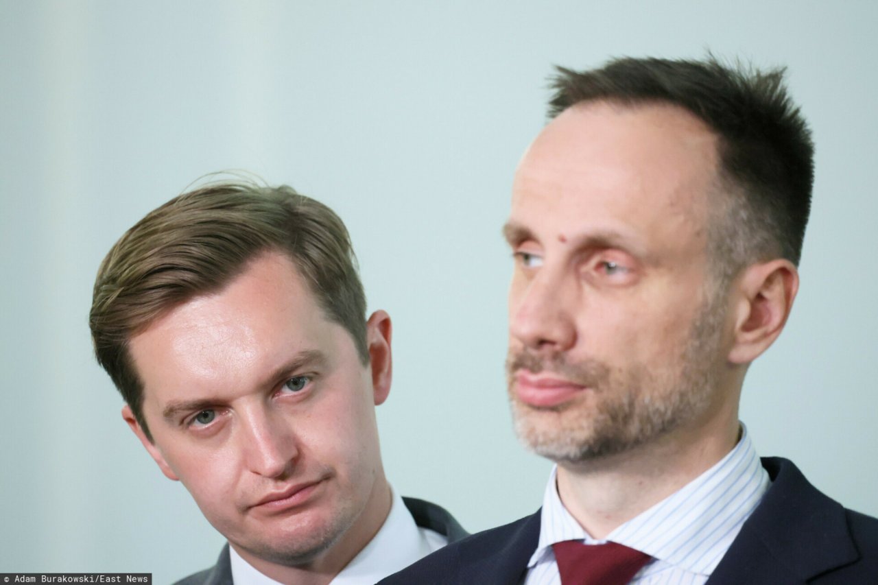 Sebastian nie umie sobie poradzić z nakrętką, wcześniej sam był za nią ...