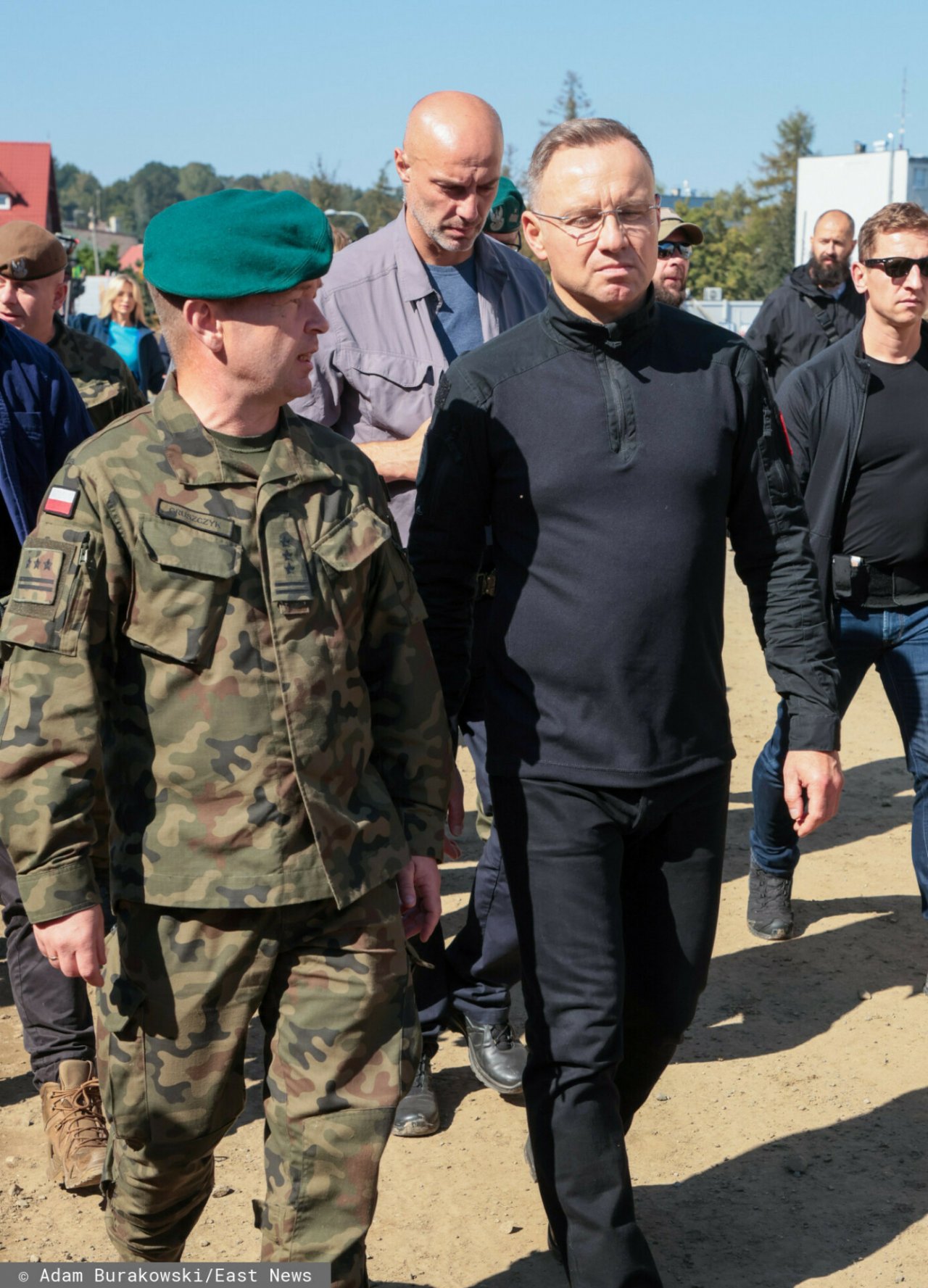 Zmartwiony Andrzej nareszcie dotarł do Lądka-Zdroju. Włączył tryb ...