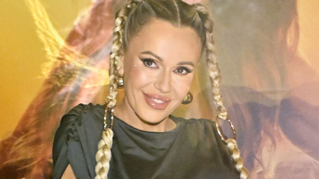 Doda w obcisłym kompleciku wyeksponowała szczuplutką figurę ...