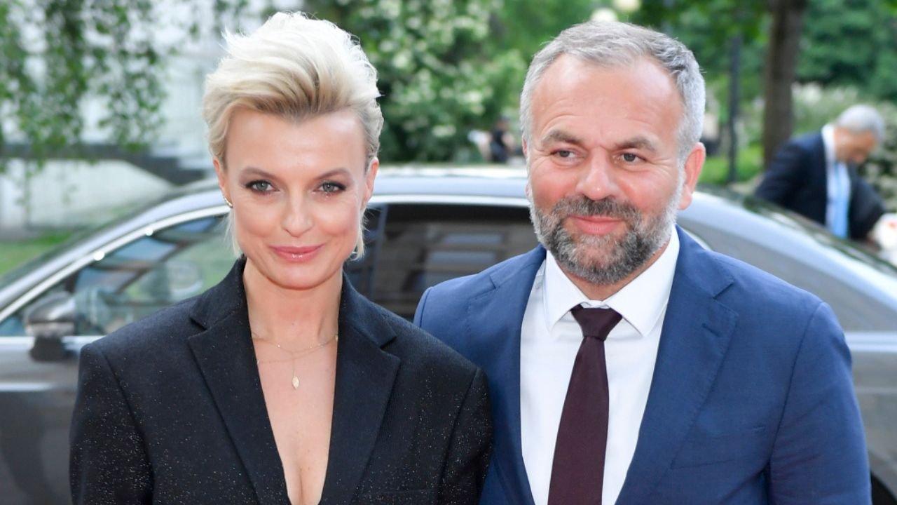 Poznali się na randce w ciemno. Mają 2-letniego syna, a ostatnio wzięli ślub. Historia miłości ...