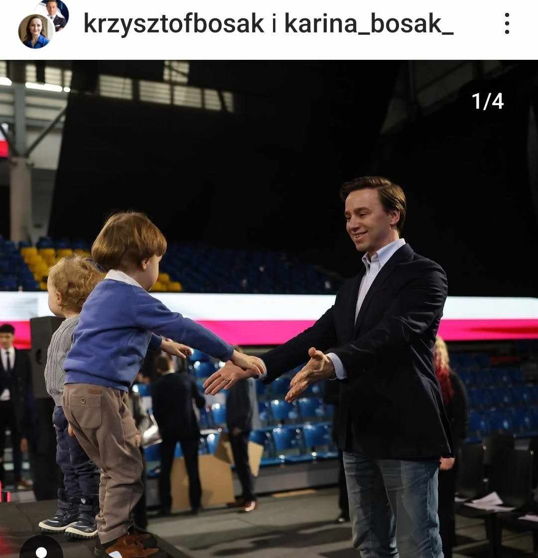 Krzysiu chodzący na bosaka pokazał dzieci. Słodziaki w bucikach to ...