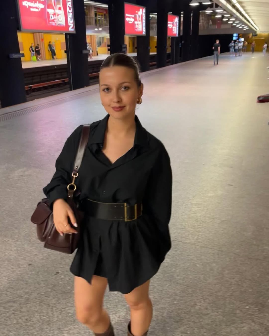 Baron w końcu się wypaplał o siostrze. Jest od niego dużo młodsza i ...