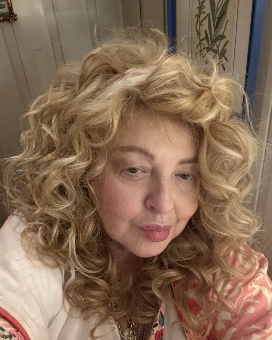 Magda Gessler, tak jak ją Bozia stworzyła, zrobiła selfie, idąc lulu ...