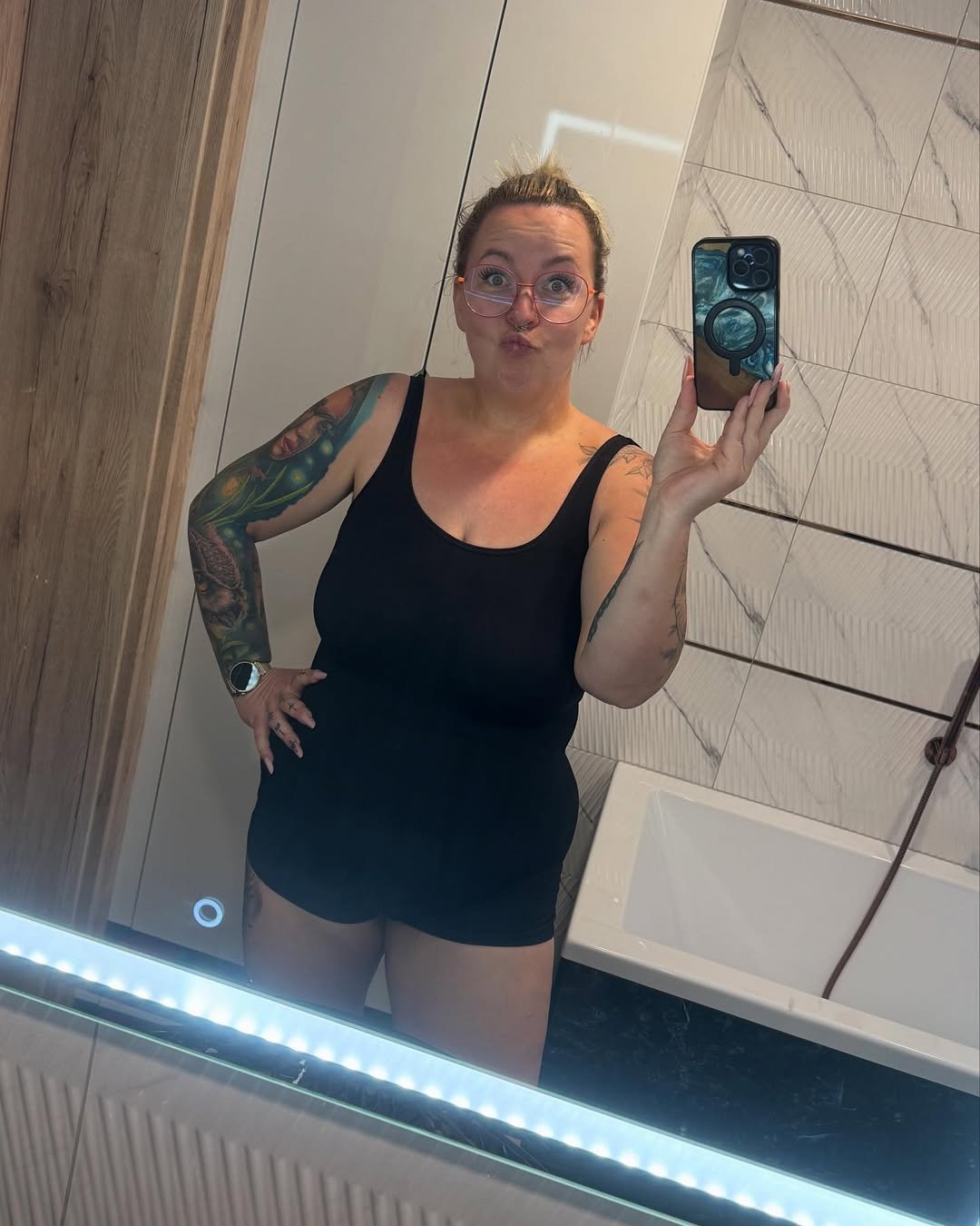 Mama na obrotach w mikro spodenkach i bluzeczce chwali się odmienionym ciałem. Przejechała 34 km ...