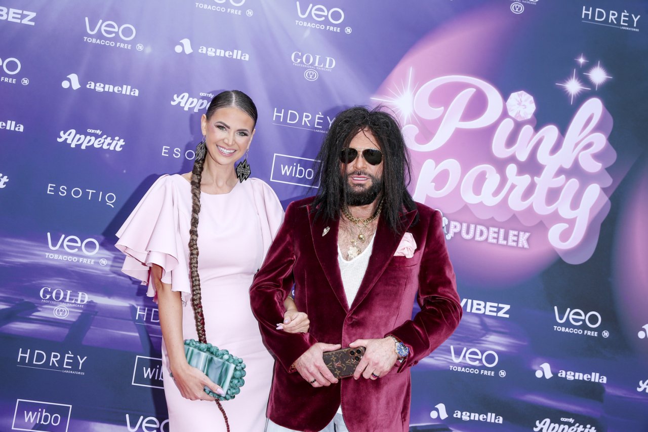 Krzysztof Rutkowski z długimi włosami. W tej drapieżnej wersji jest ...