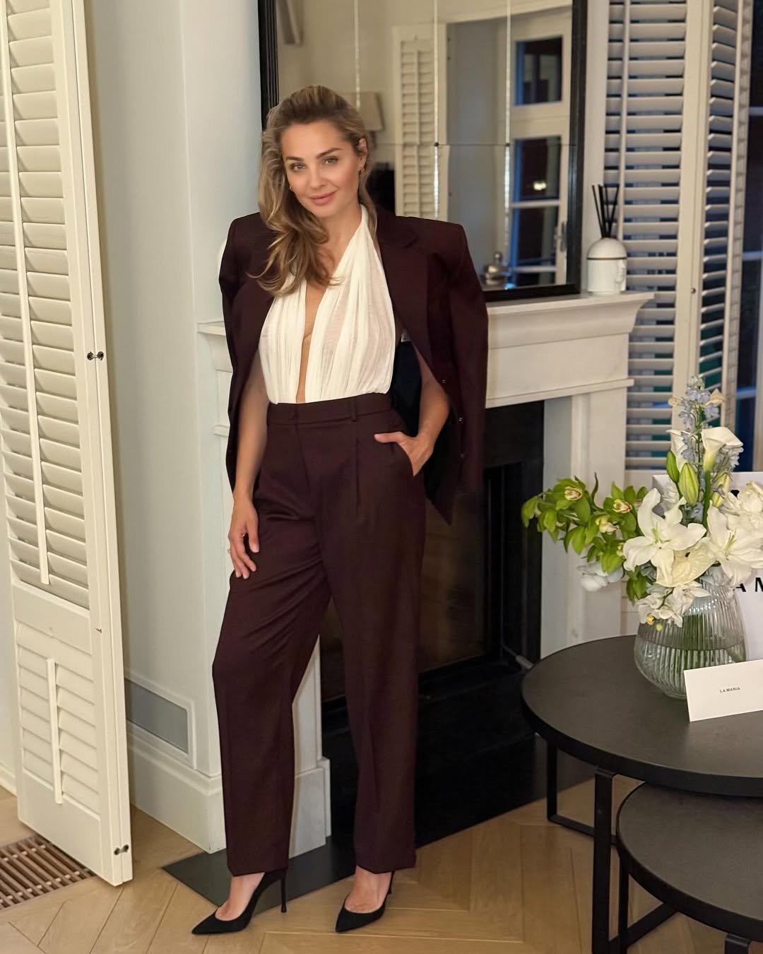 Małgorzata Socha wskoczyła w komplecik z dekoltem do pępka. A pod spód ...