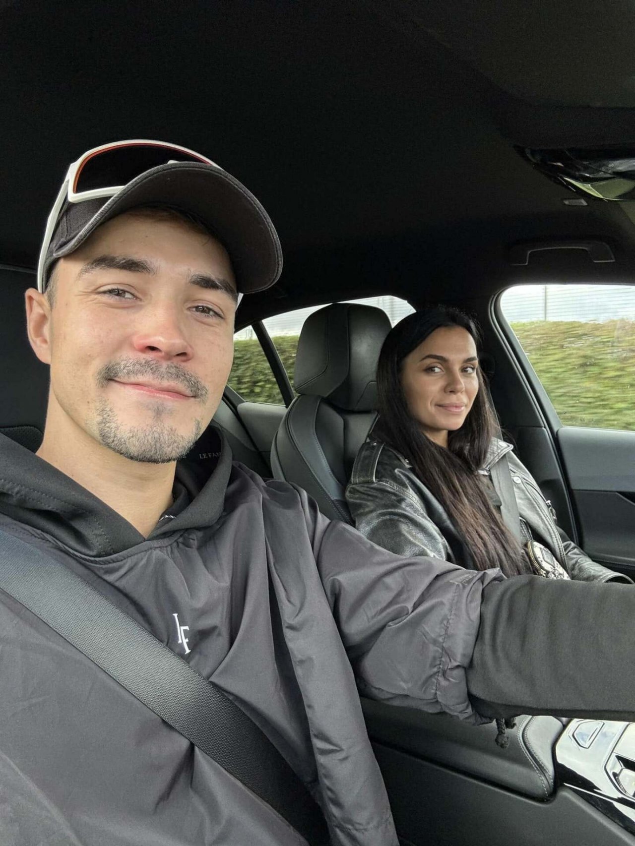 Żona ReZigiusza zszokowała Polaków w koronkowej sukni ślubnej bez ...