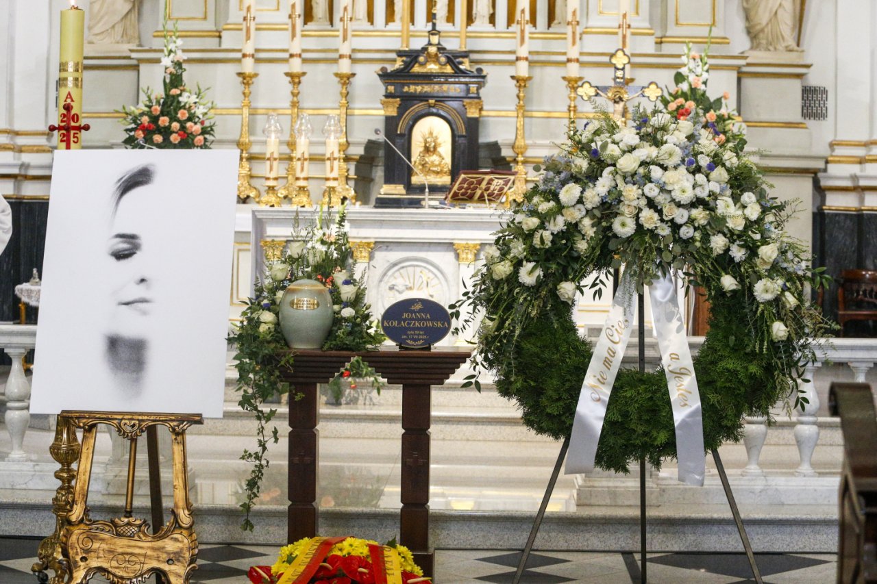 Pogrzeb Joanny Kołaczkowskiej. Artystkę kabaretową pożegnali najbliżsi ...