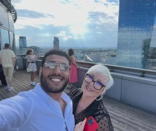 Mama Agnieszki Włodarczyk reaguje na plotki. U jej boku młodszy o 30 ...