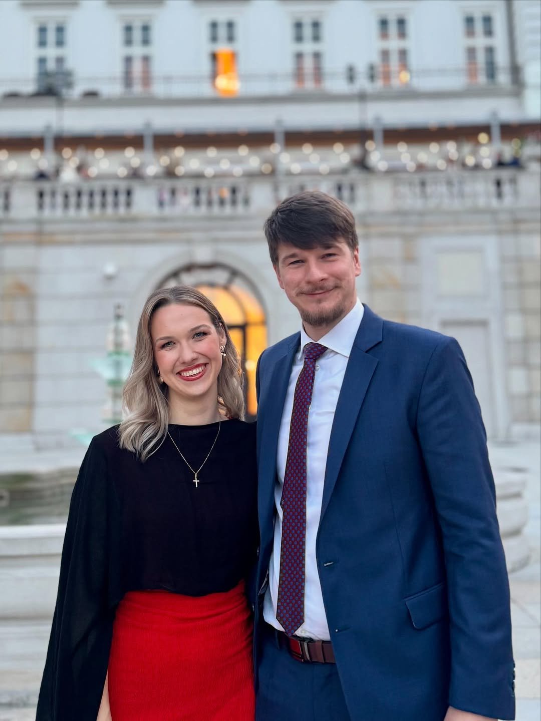 Wszyscy patrzyli na Nawrockiego, a ona skradła show. Partnerka syna ...