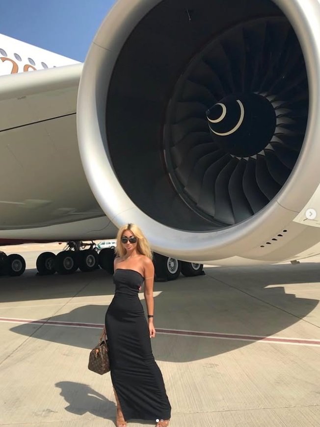 Jola Rutowicz wróciła w wielkim stylu. Z torebką za 15 tys. wsiada do ...