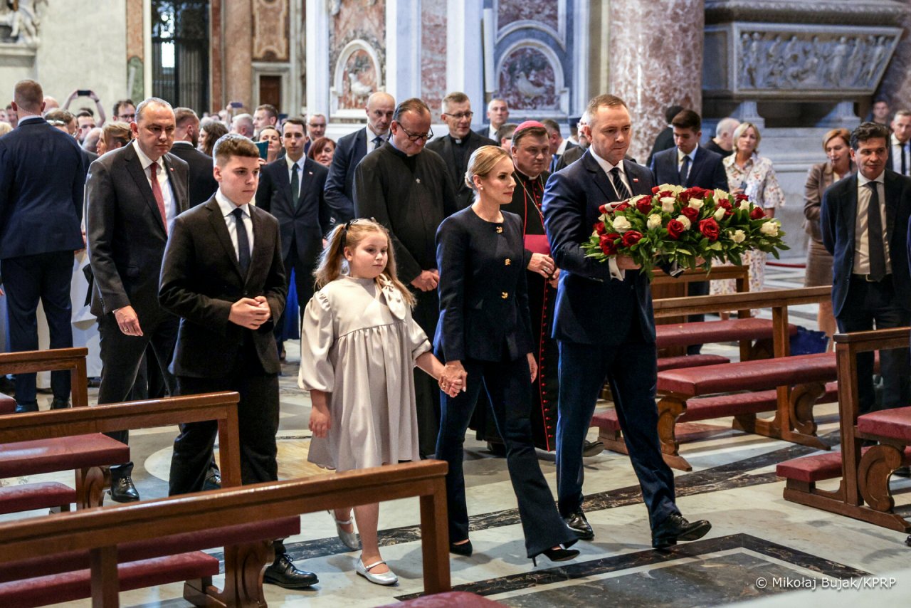 Marta od Karola w obcisłych spodniach zadała szyku w Watykanie