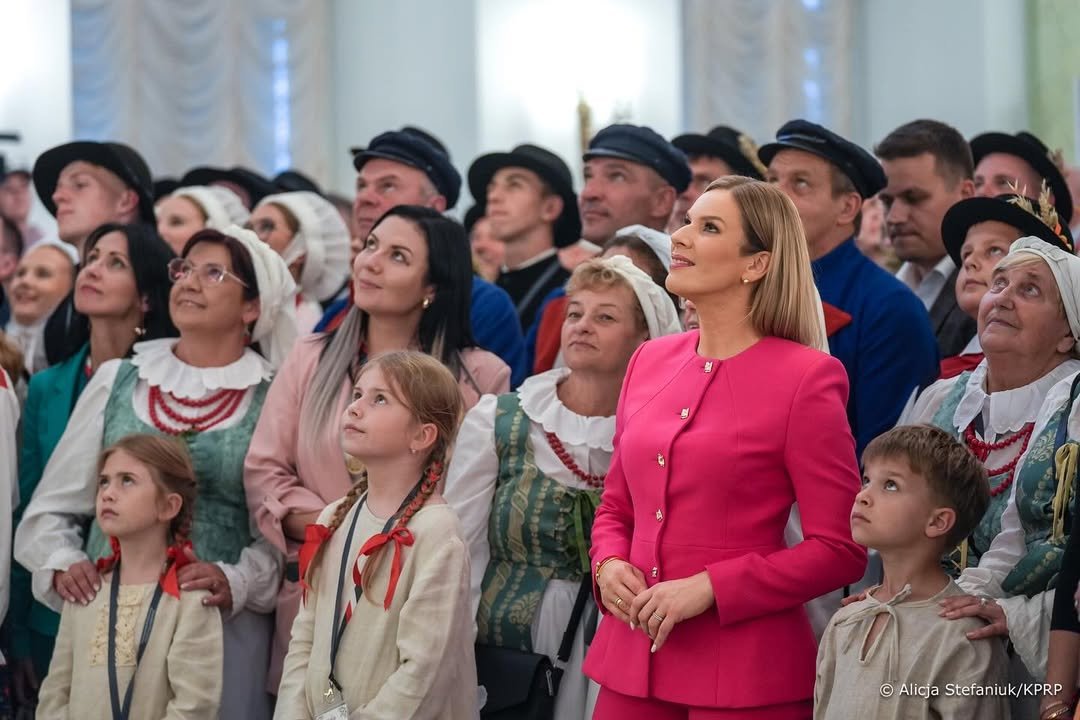 Marta Nawrocka stawia grubą kreskę. Mówi o ataku na córkę. "Ja i mąż ...