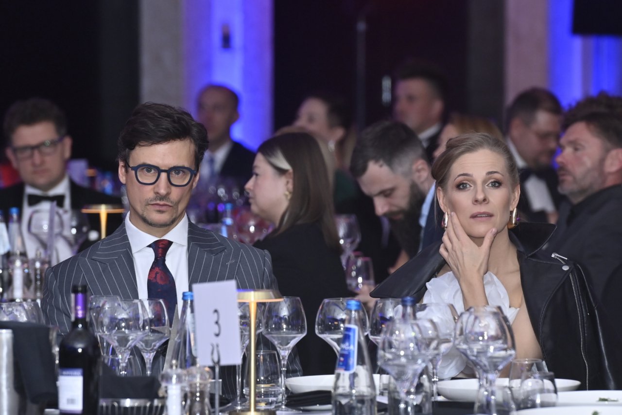 Mateusz Damięcki nie mógł oderwać wzroku od żony na gali. Takiej klasy ...