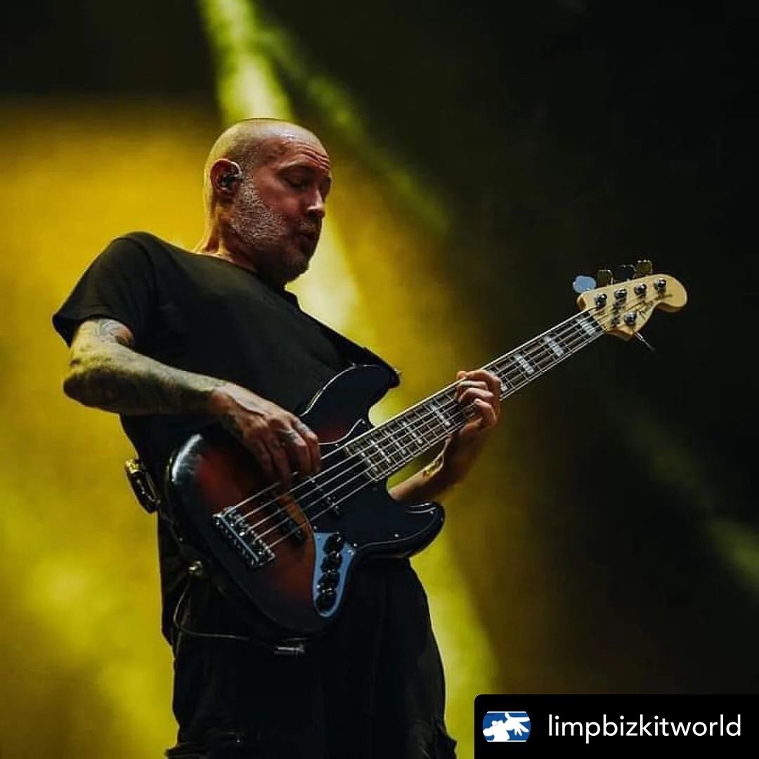 Nie żyje Sam Rivers — basista i współzałożyciel Limp Bizkit. Miał 48 ...