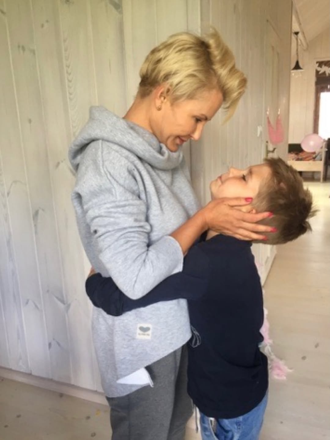 Syn Joanny Racewicz to prawdziwy przystojniak. On szykuje się na ...